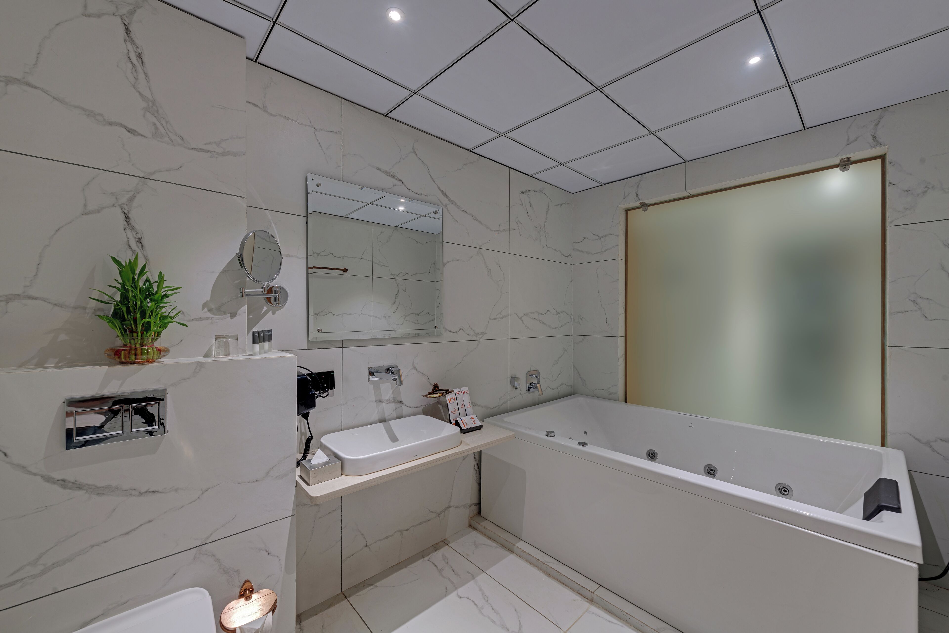 Presidential Suite | Casa de banho | Artigos de higiene pessoal grátis, chinelos, toalhas fornecidas, champô 