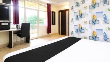 Roupas de cama antialérgicas, escrivaninha, quartos à prova de som