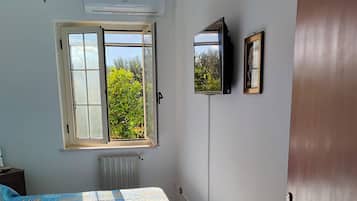 Quarto casal ou duplo clássico, vista para o jardim | Wi-Fi de cortesia
