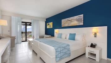 Quarto Melia | Minibar, cofre no quarto, cortinas/cortinados opacos