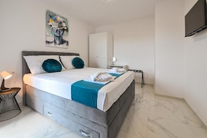 Cofres nos quartos, ferros/tábuas de passar roupa, Wi-Fi de cortesia