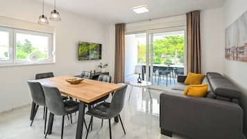 Televisor de 45 polegadas com canais via satélite