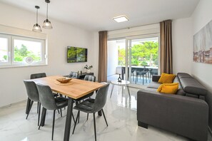 Televisor de 45 polegadas com canais via satélite 