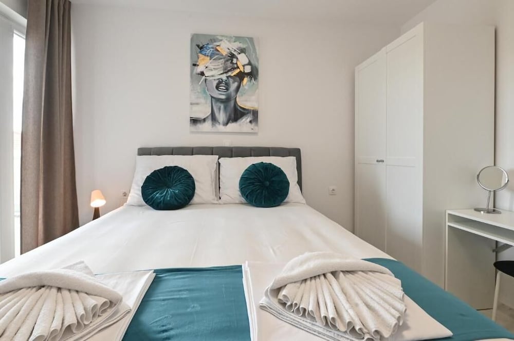 Pool Apartments Break B - Novalja