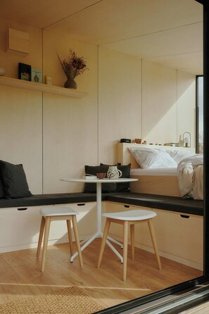 Cabana design, aceita animais de estimação, vista para o vale | Espaço de trabalho para notebook, cortinas blackout, Wi-Fi de cortesia