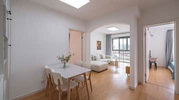Apartamento Superior, 2 quartos, cozinha, Vista para a cidade | Sala