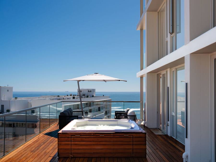 Apartamento superluxo, 2 quartos, vista para o mar | Terraço/pátio