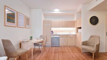 Pequeno-almoço continental diário (8 EUR por pessoa)