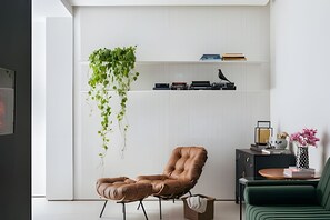 Apartamento | Área de estar | TV