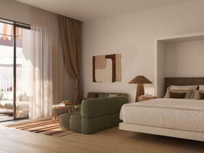 Quarto de hotel moderno com uma cama grande, uma poltrona verde, uma pequena mesa de apoio e uma janela ampla com cortinas.