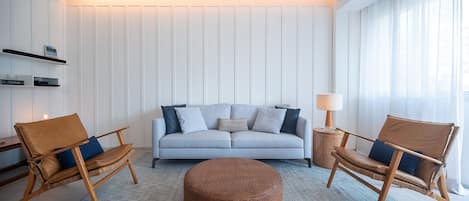 Apartamento | Sala de estar | TV de ecrã plano