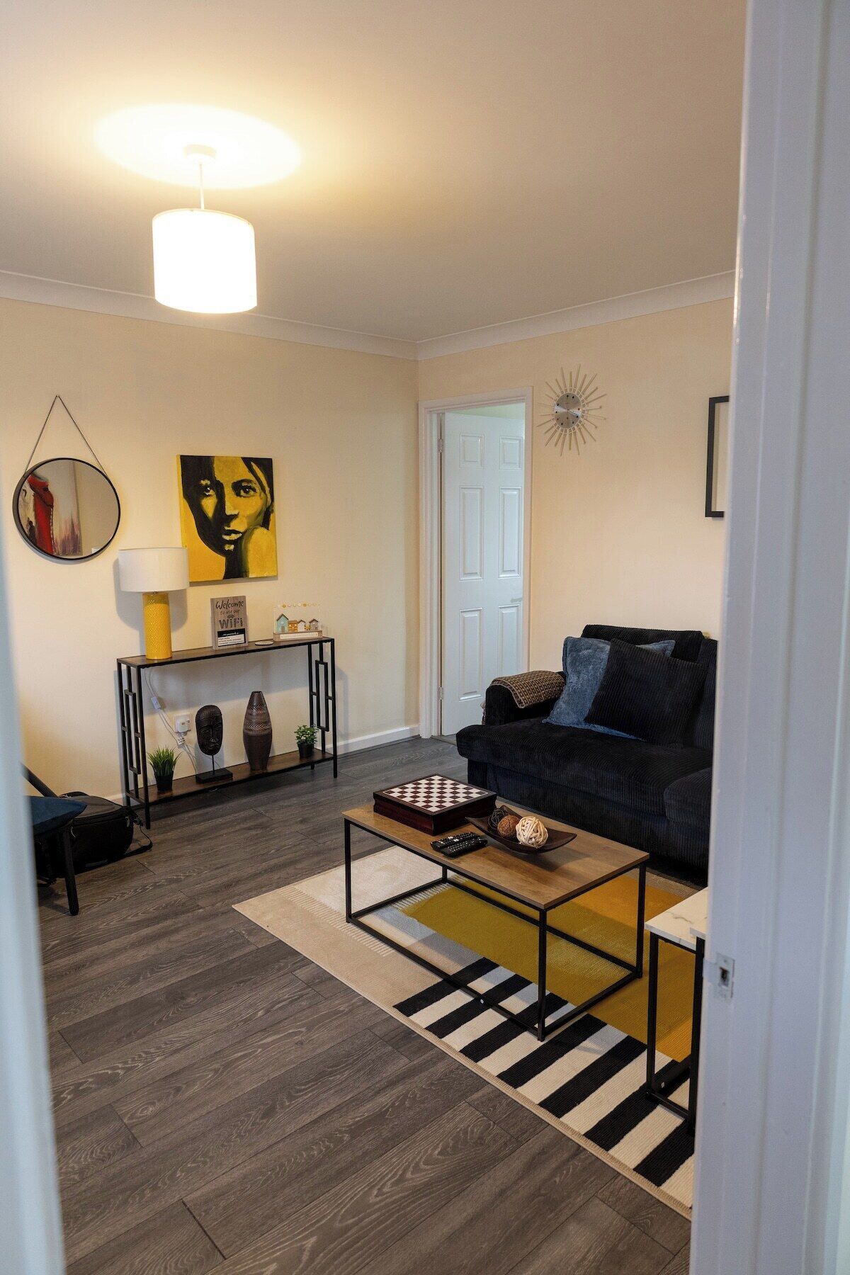 Modern 3-bed Bradley Stoke Self Check-in Free Parking Fast Wi-fi - Chepstow