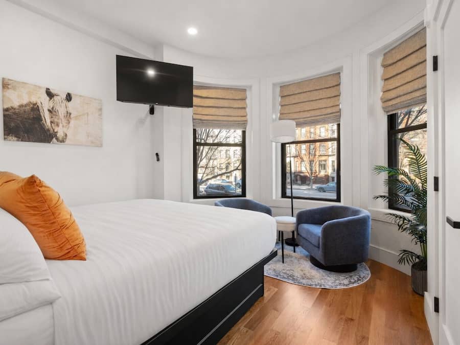 Suite (Luxury 1BR w/ King Bed & City Views) | Lençóis de algodão egípcio, roupa de alta qualidade, edredões de penas