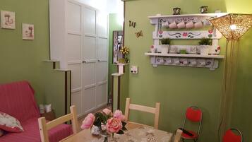 Secretária, ferro/tábua de engomar, Wi-fi grátis