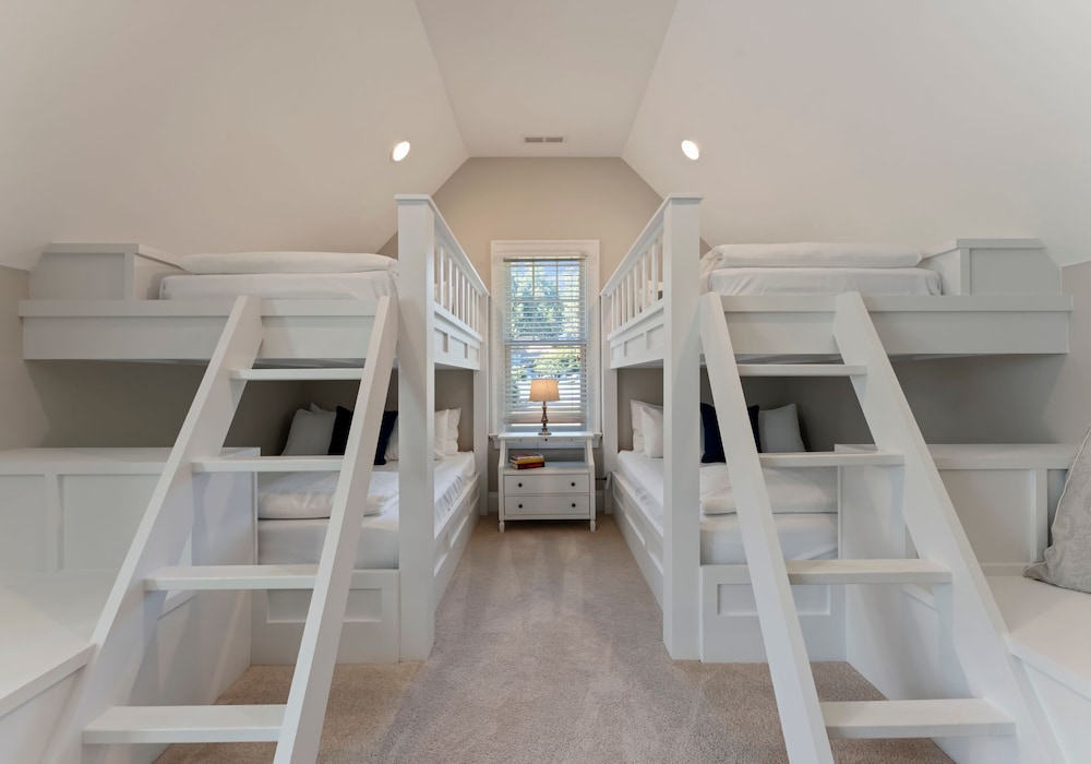 The Retreat at Morgan Bluff |Pool & Hot Tub| 8 bedrooms | Sleeps 20 ...