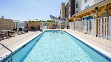 Piscina externa sazonal