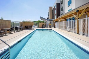 Piscina exterior sazonal 