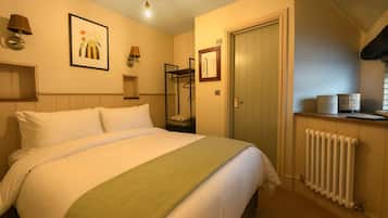 Quarto casal econômico | Cofres nos quartos, quartos à prova de som