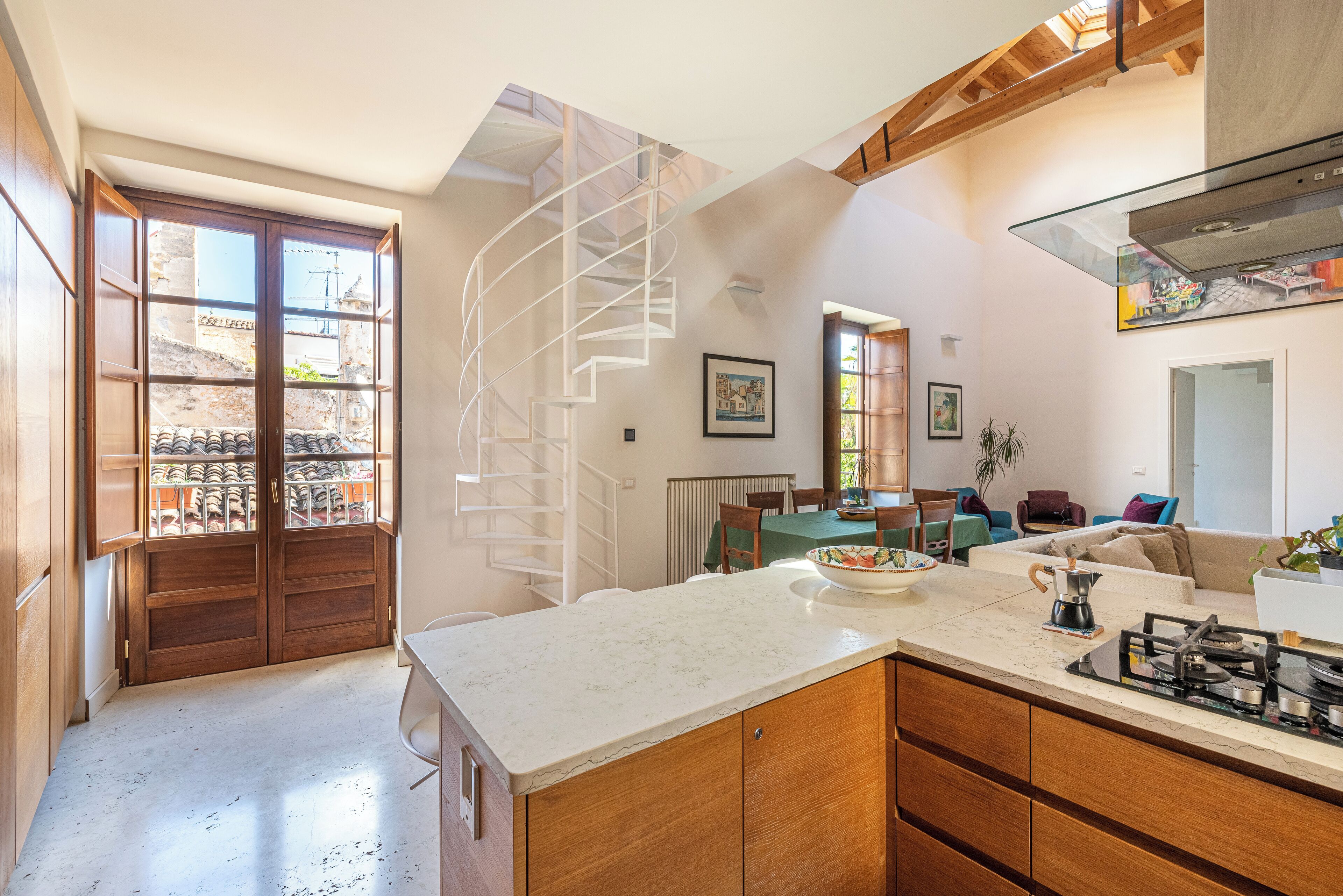 Apartamento, 3 quartos, varanda | Cozinha privada | Uma chaleira elétrica 