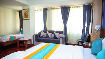 Quarto Triplo Familiar | Secretária, Wi-fi grátis