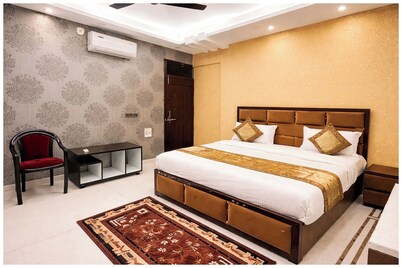 Hotel Abhivadya Ganges Varanasi Near Kashi Vishwanath Temple and Ghats