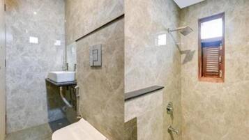 Toalhas de banho, sabonete, shampoo, papel higiênico