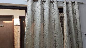 Quarto Básico, no rés do chão | Wi-fi grátis