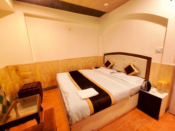 Quarto luxo, vista para a cidade | Wi-Fi de cortesia, roupa de cama