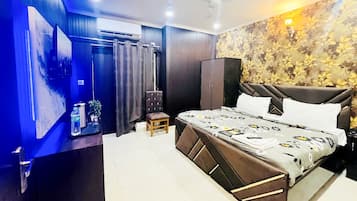 Quarto casal | Escrivaninha, Wi-Fi de cortesia, roupa de cama