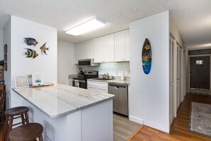 Condo, 1 quarto | Cozinha privada | Geladeira, fogão, cafeteira/chaleira, torradeira