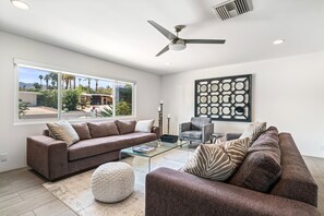Palm Desert 3 bed 2 bath pool and spa with full solar 30 Day minimum ...