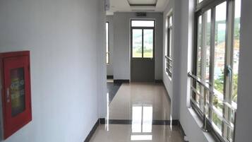 Cortinas/cortinados opacos, ferro/tábua de engomar, Wi-fi grátis