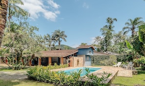 Apartamento Básico | Piscina | Piscina exterior 