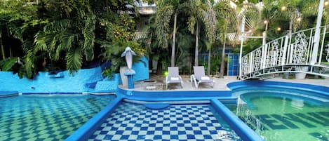 Televisor de ecrã plano de 32 polegadas com canais por cabo