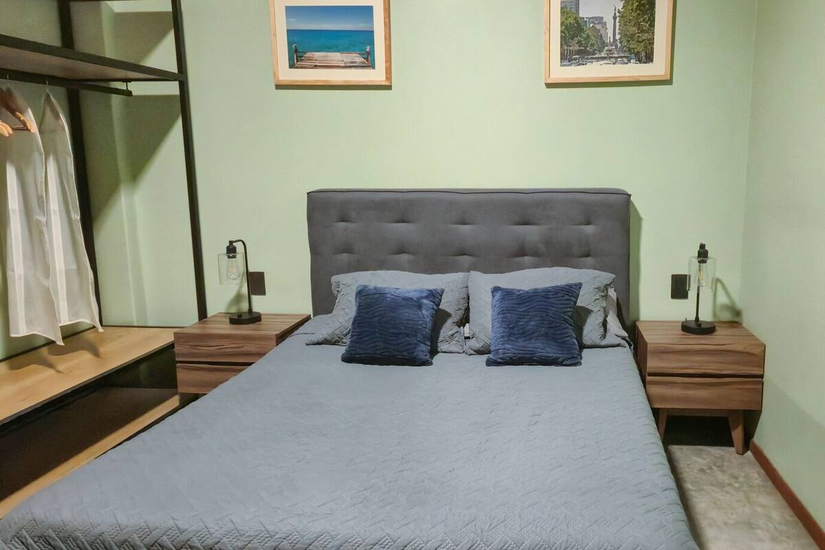 Apartamento superluxo, para não fumantes, em edifício anexo | Ferros/tábuas de passar roupa, Wi-Fi de cortesia