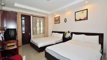 Quarto casal ou duplo luxo | Cortinas blackout, ferros/tábuas de passar roupa