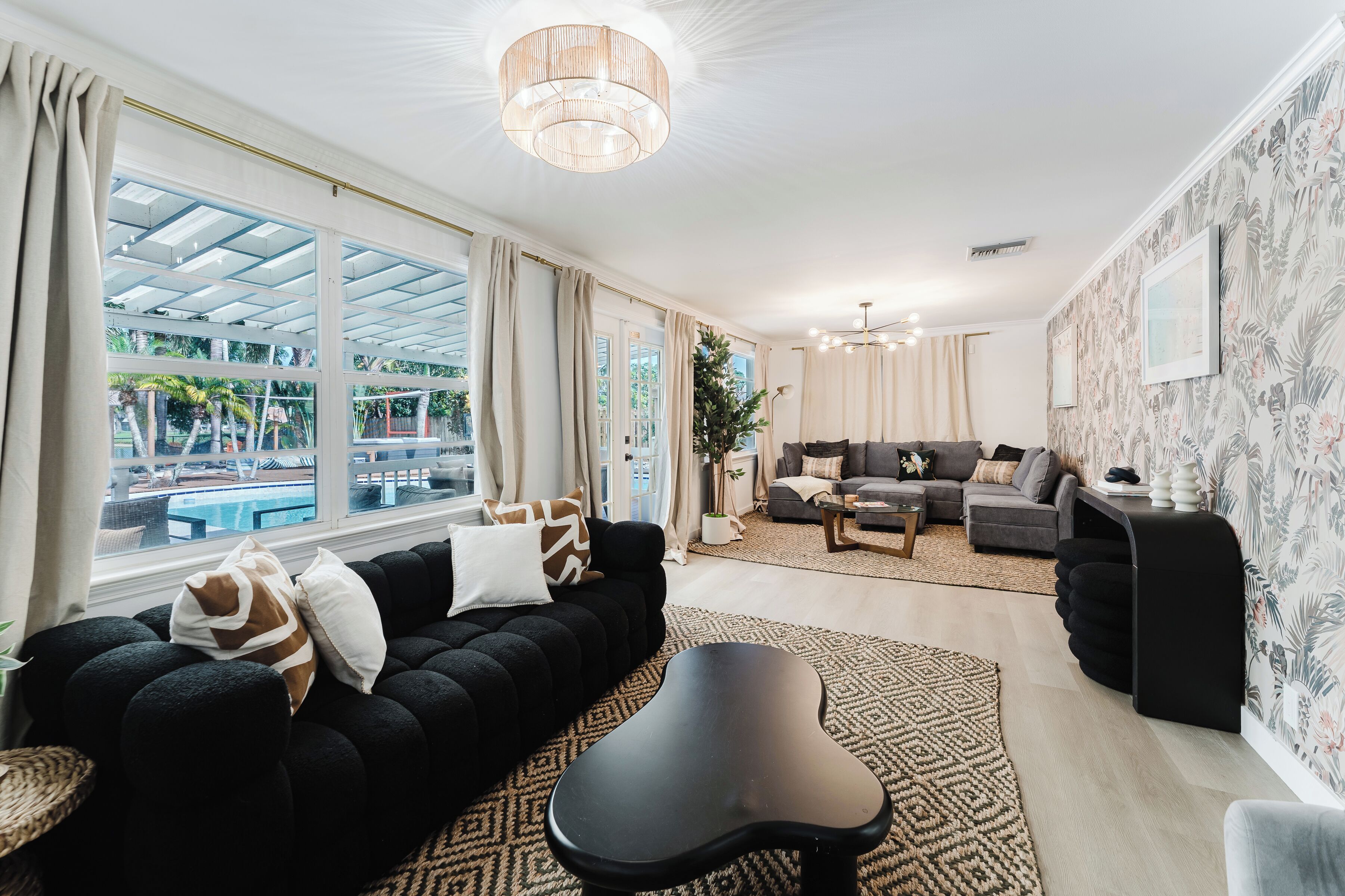 Vila luxo, 6 quartos, vista para o jardim | Sala de estar | Smart TV 55 polegadas com canais digitais, lareira, Netflix