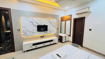 Quarto casal luxo | Wi-Fi de cortesia, roupa de cama