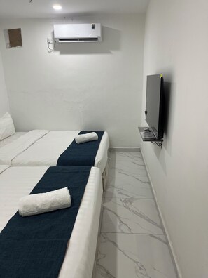 Quarto quádruplo família | Quartos à prova de som, ferros/tábuas de passar roupa, Wi-Fi de cortesia