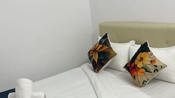 Quarto Duplo Económico | Quartos insonorizados, ferro/tábua de engomar, Wi-fi grátis