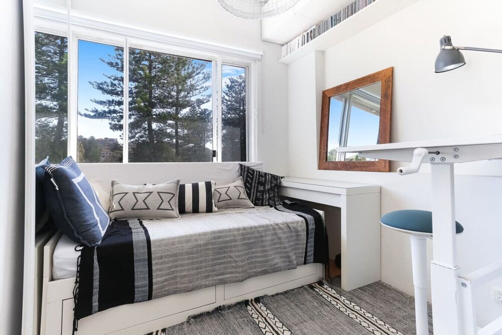 Beautiful Bronte Beach Apartment w/ Ocean Views! - Sydney | Stayz