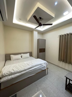 Quarto luxo | Espaço de trabalho para notebook, Wi-Fi de cortesia