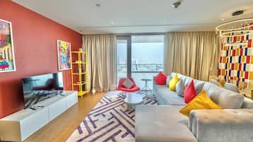 Apartamento de Luxo, Vista para a cidade | Cofre no quarto, secretária, cortinas/cortinados opacos