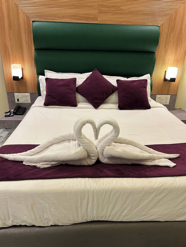 Quarto Superior | Secretária adequada para computadores portáteis, Wi-fi grátis 