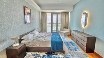 Cofre no quarto, secretária, ferro/tábua de engomar, Wi-fi grátis