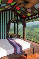 Suite Deluxe, vista para a montanha | Cofre no quarto, cortinas/cortinados opacos, ferro/tábua de engomar 