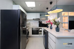 Apartamento Deluxe, vista parcial para o mar | Cozinha privada