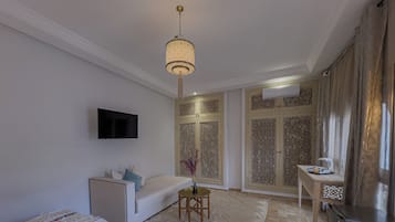 Quarto Duplo Deluxe, pátio, vista para o pátio | Wi-fi grátis