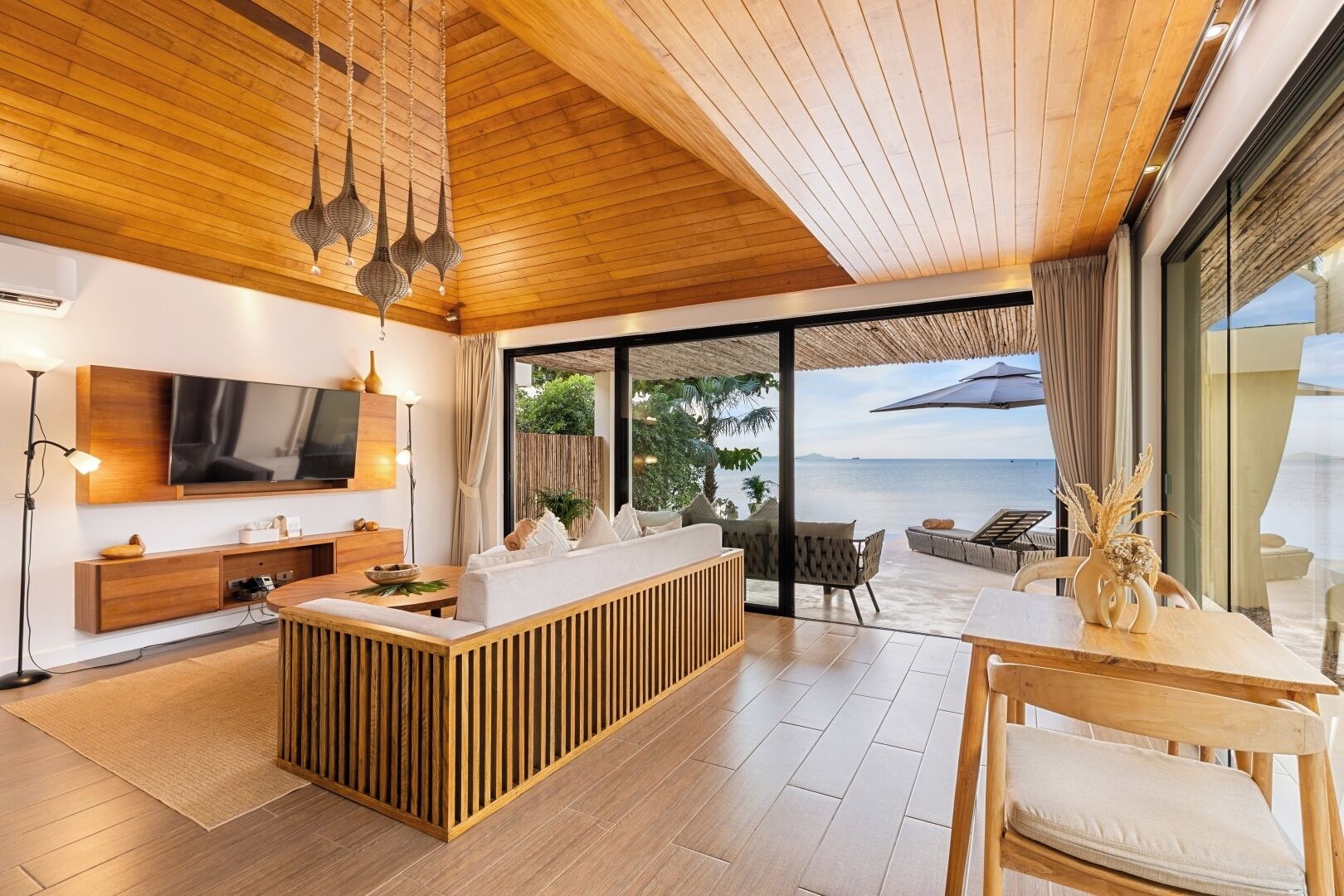 Villa de Luxo, vista para a praia | Roupa de alta qualidade, cofre no quarto, secretária 