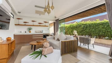 Villa Deluxe, 1 cama king-size, terraço, vista para o pátio | Roupa de alta qualidade, cofre no quarto, secretária